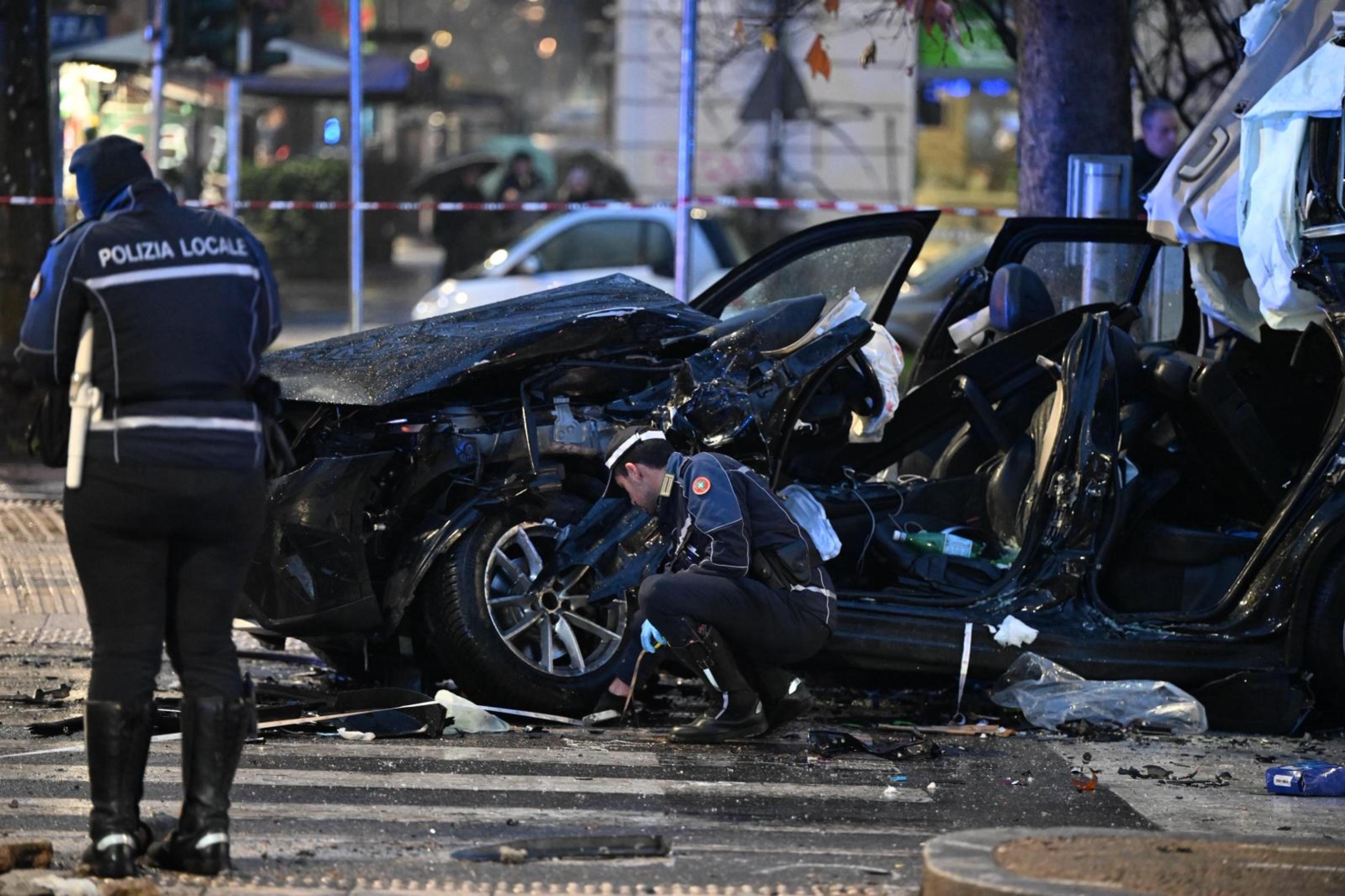 Milano, incidente stradale in corso Sempione: scontro fra auto e mezzo ...