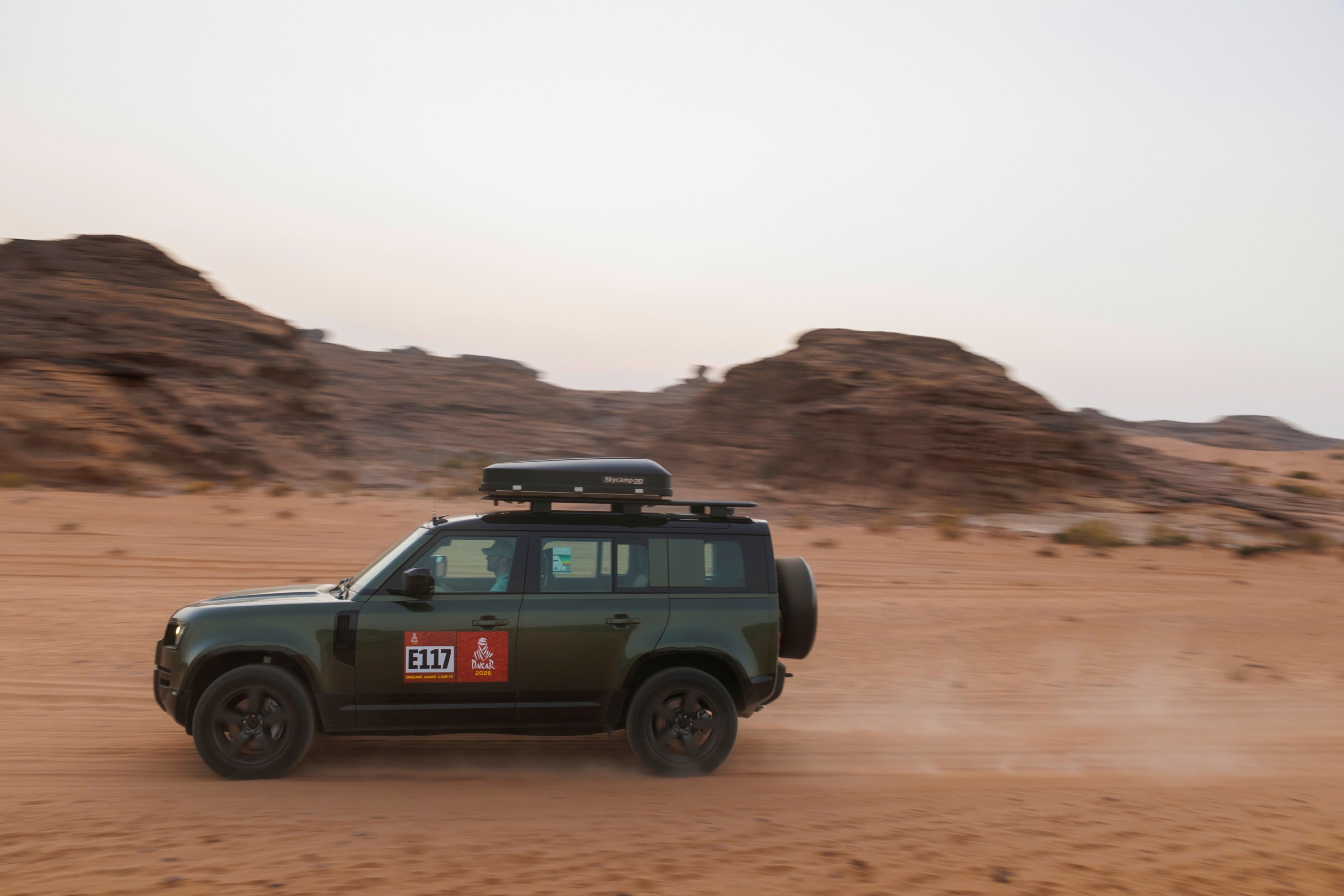 Defender D350: test nel deserto per la Land Rover | Gazzetta.it