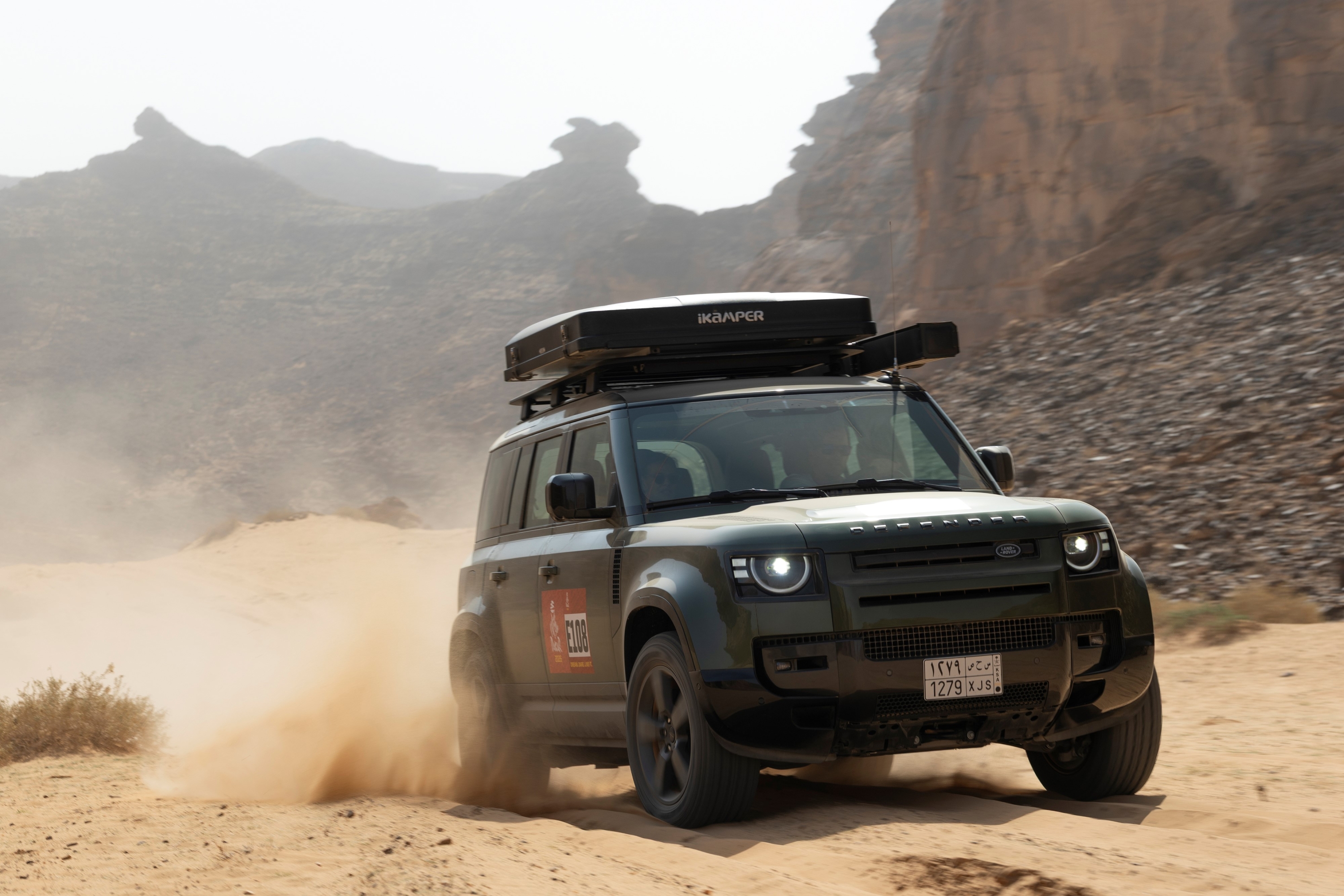 Defender D350: test nel deserto per la Land Rover | Gazzetta.it